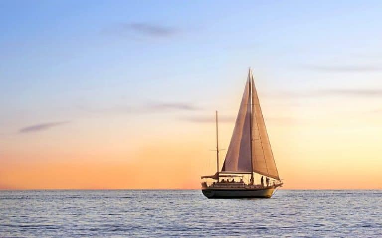 Types of Sailboats: Classification Guide